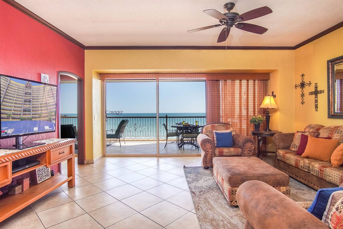 Apartamento em Condomínio Fechado, várias camas, varanda, vista para o oceano (Sonoran Sky SKY 708)