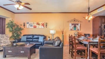 Condo, várias camas, sacada, vista para o oceano (Sonoran Sky SKY 503) | Área de estar