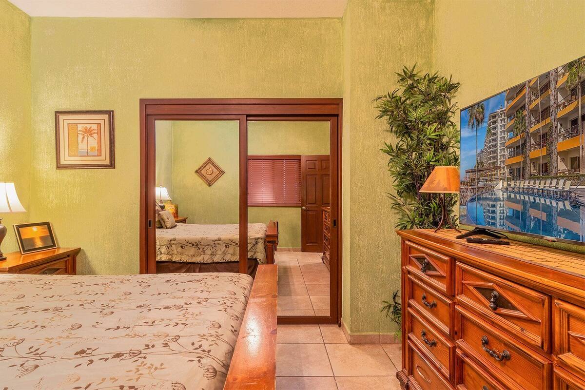 Apartamento em Condomínio Fechado, várias camas, varanda, vista para o oceano (Sonoran Sky SKY 703) | 2 quartos, com decoração personalizada, com mobília individualizada