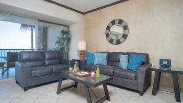 Apartamento em Condomínio Fechado, várias camas, varanda, vista para o oceano (Sonoran Sky SKY 308) | Sala de estar