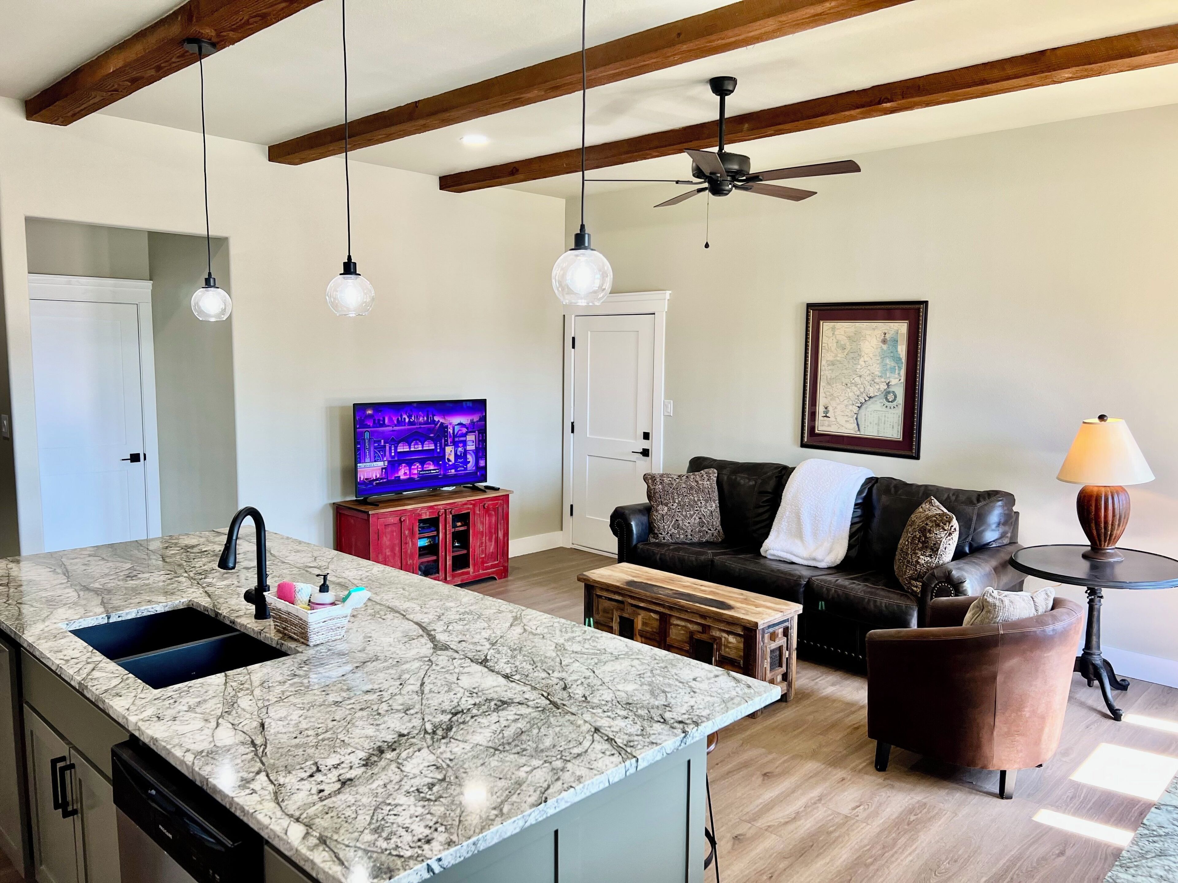 Brand-new Hill Country Retreat: Stunning Views & Lake Access--family Perfect - Granbury, TX