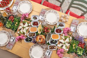 Café da manhã com buffet grátis todos os dias
