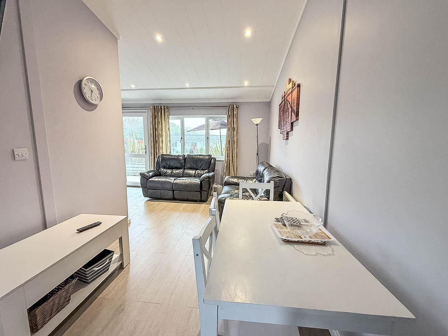 Cosy Chalet On A Beautiful Holiday Park In Lowestoft Ref 12080b - Beccles