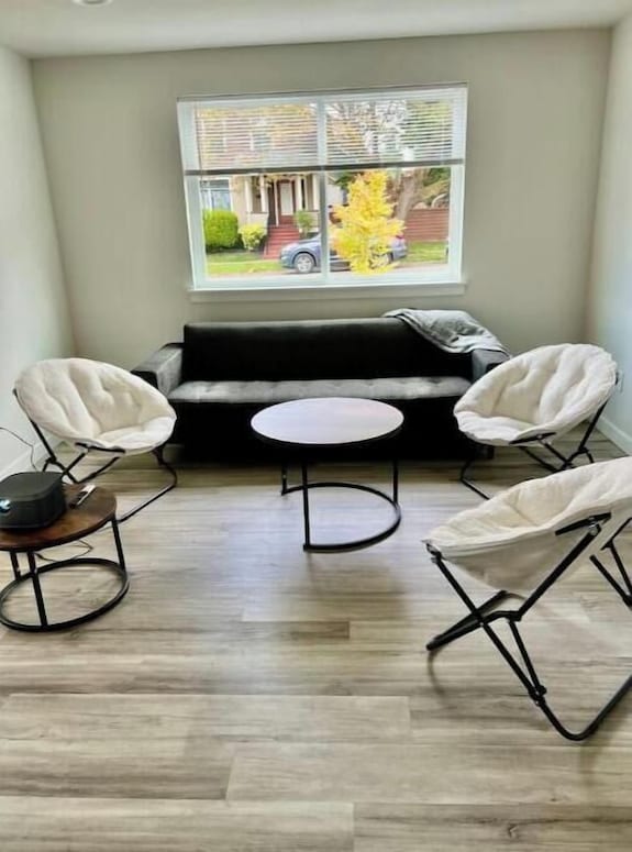 2br Near Tacoma Dome, Downtown, Restaurants & Eqc - Puyallup, WA