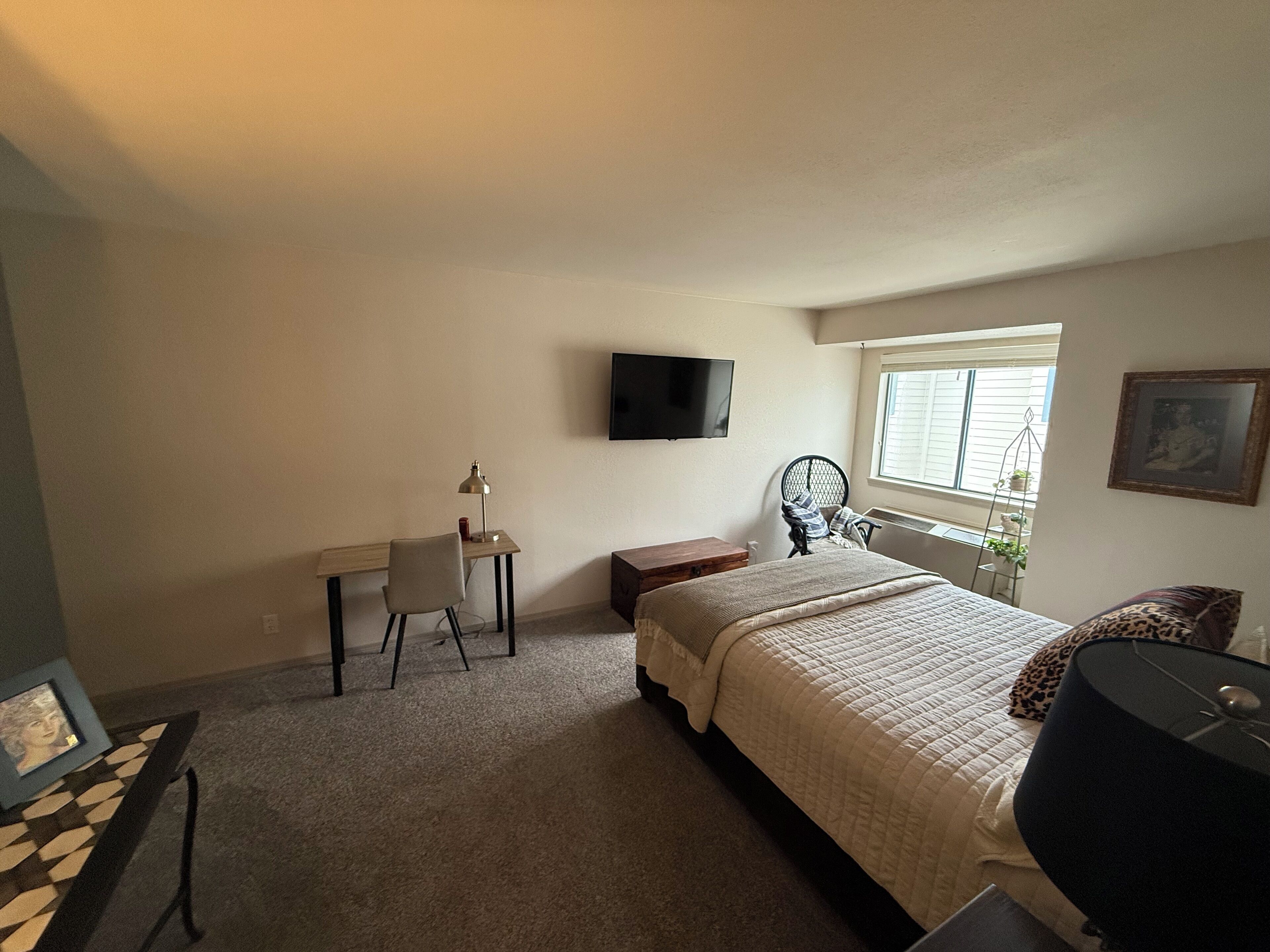 Pool, Laundry In-unit, Super Clean, 2-bed 2-bath, Unique Decor & Gas Fireplace - Aurora, CO