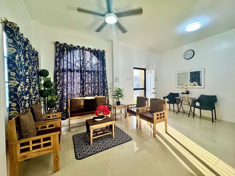 Spacious 3-bedroom Bungalow With Ac, Wifi And Pool Access In A Fenced Community. - Panglao