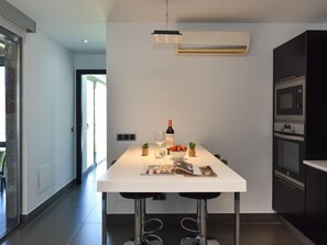 Villa, 4 quartos | Restaurantes