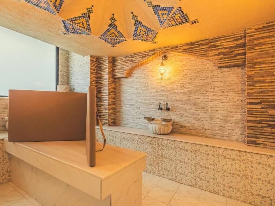 Sauna, banheira de hidromassagem, banho turco, massagens
