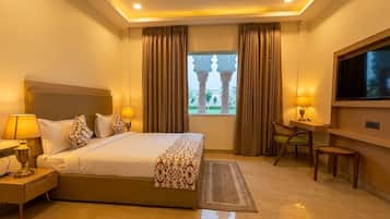 Quarto Duplo Deluxe | Cofre no quarto, secretária adequada para computadores portáteis