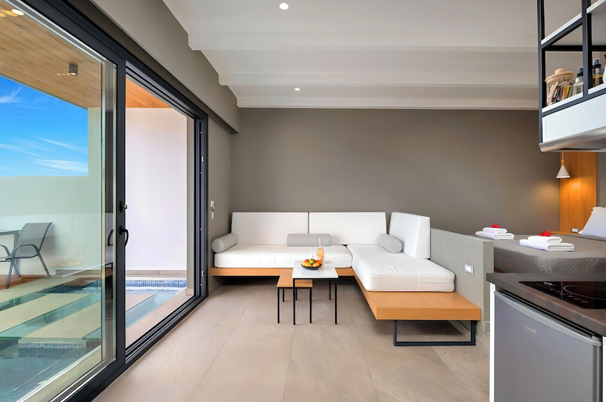 Canes Suite Private Pool - Greece