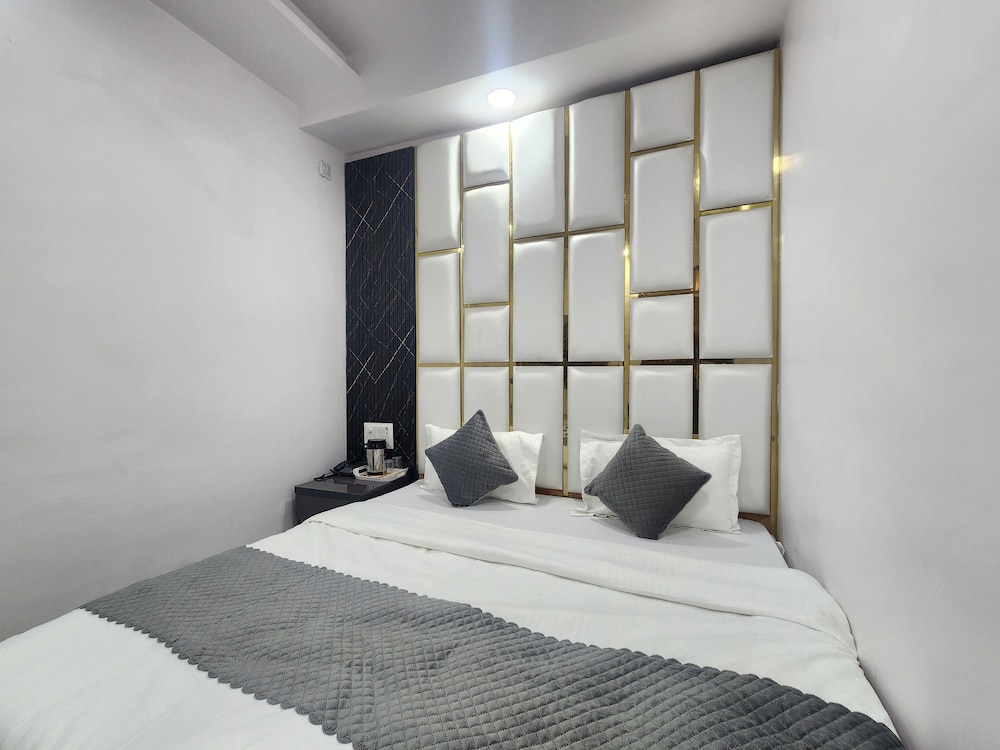 Cottage Yes Sir Dx - Delhi