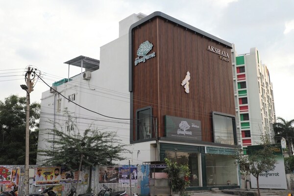 Hotel Green Parrot - Madurai
