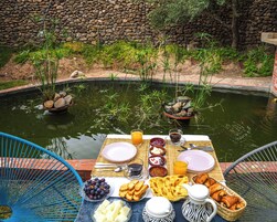 Pequeno-almoço completo diário incluído 