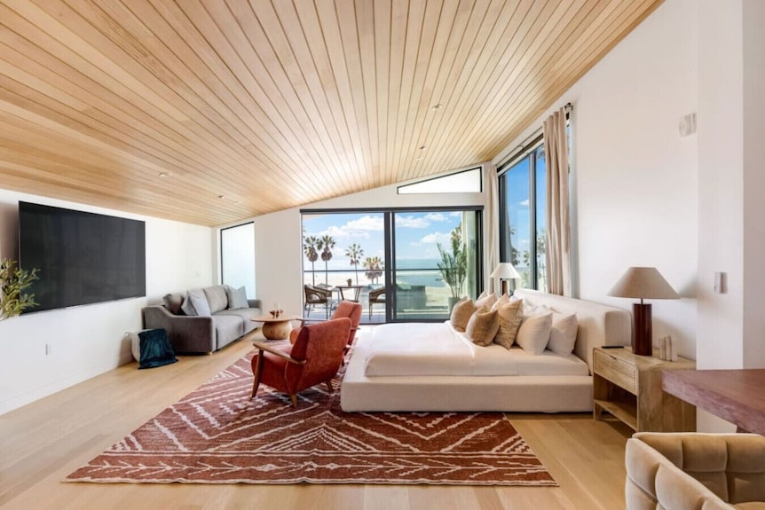 The Santa Monica Sunset - 5,000 Sq Ft Of Beachfront Luxury - Santa Monica, CA