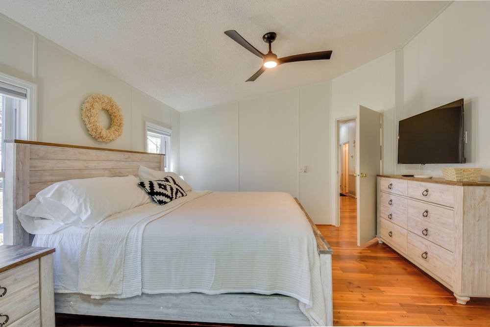 Deck, Grill & Dock Access: Lake Keowee Retreat! - Walhalla, SC
