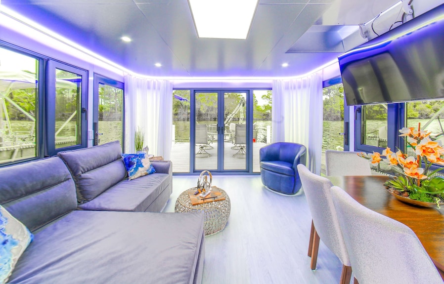Avalon 2-bedroom Floating Home - Florida