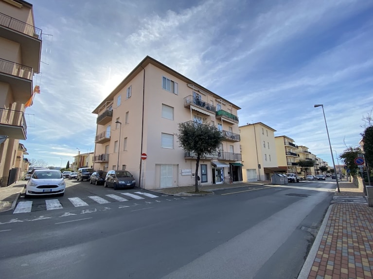 Two-room Apartment Sleeps 5 In The New Town Area - San Vincenzo