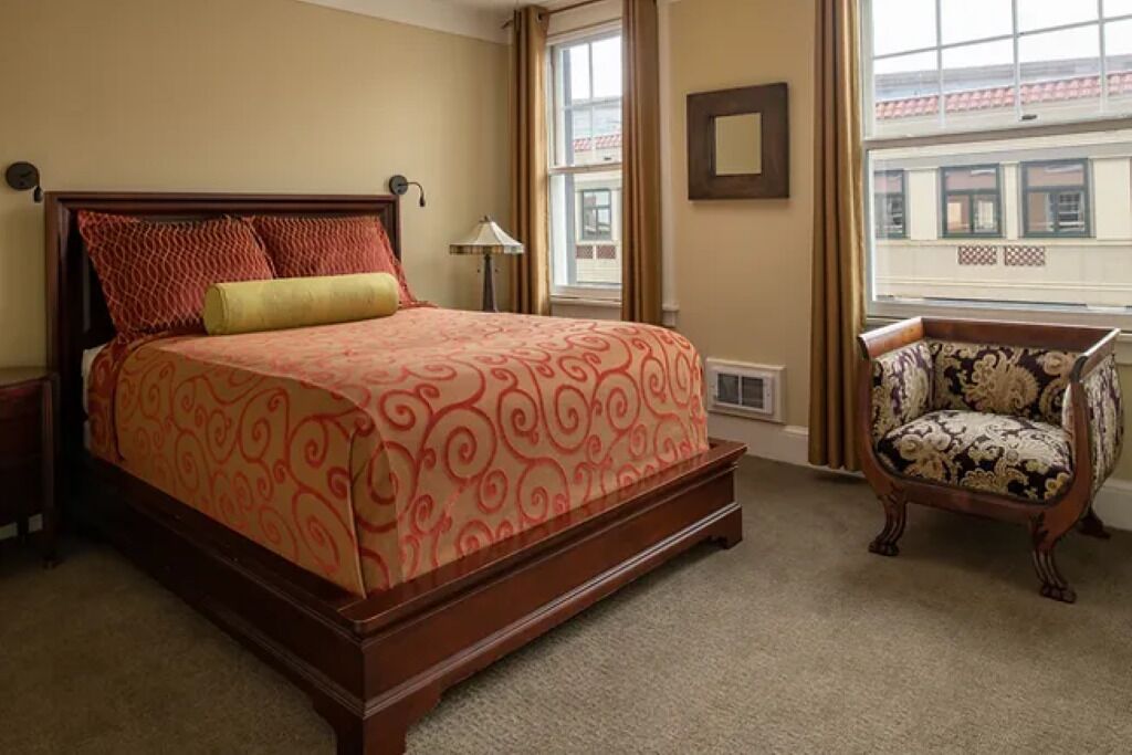 Relax In Victorian Room W/ Heated Tile Bathroom & River Views From Terrace - Astoria, OR