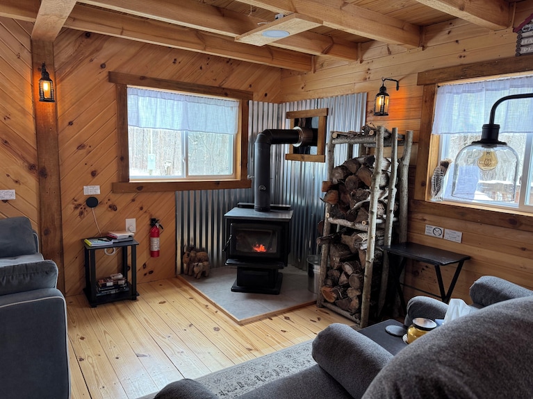 Cozy Cabin On 30 Acres Just Minutes From The Wilds With Ac, Wifi - Blue Rock State Park, Blue Rock