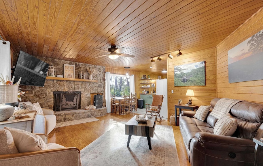 Bear Brow Cabin. Amazing View From Brow To Valley Below. - Mentone, AL