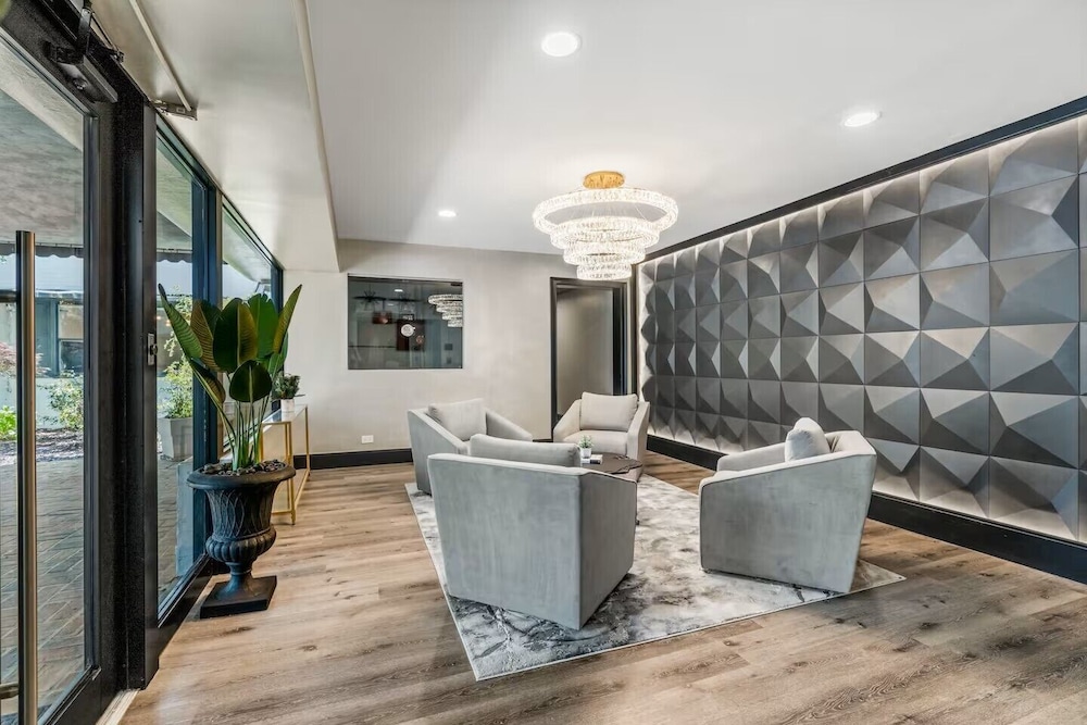 House At Phipps - Dunwoody, GA