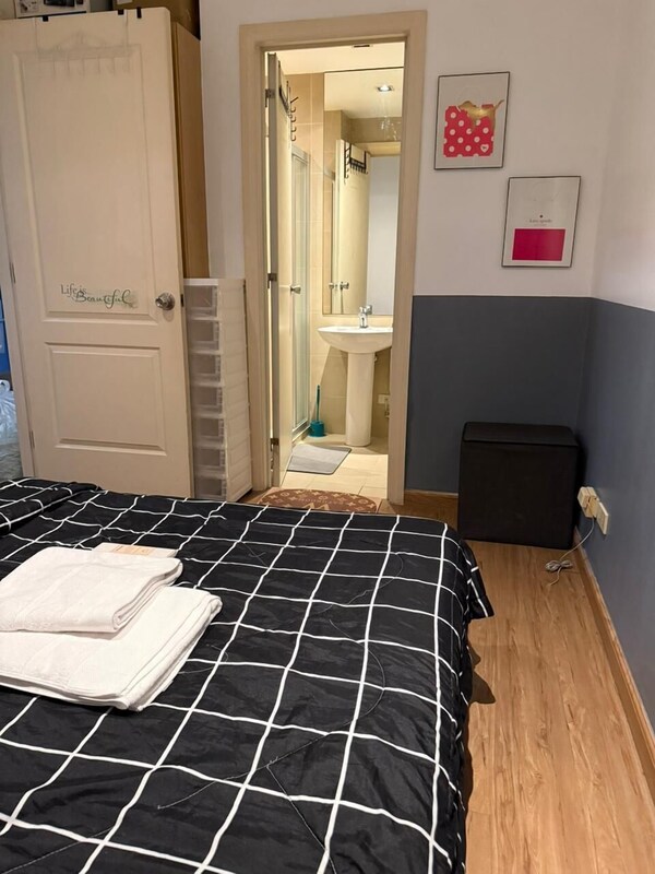 One Bedroom With Balcony City View - Manila