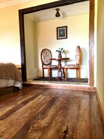 Suite Comfort, 1 cama queen-size, Vista para a cidade | Sala de estar | Televisor