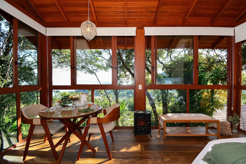 Charmosa Suíte Em Sambaqui - Florianópolis