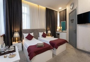Quarto casal standard, 1 cama King, para não fumantes, vista para a cidade | Roupas de cama premium, frigobar, cofres nos quartos