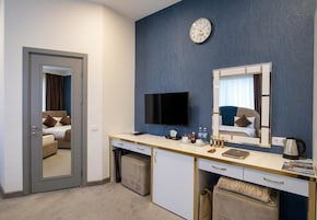 Quarto Duplo Deluxe, Vista para a cidade | Roupa de alta qualidade, minibar, cofre no quarto