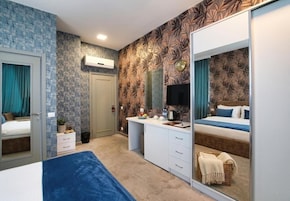 Quarto Duplo Deluxe, Vista para a cidade | Roupa de alta qualidade, minibar, cofre no quarto
