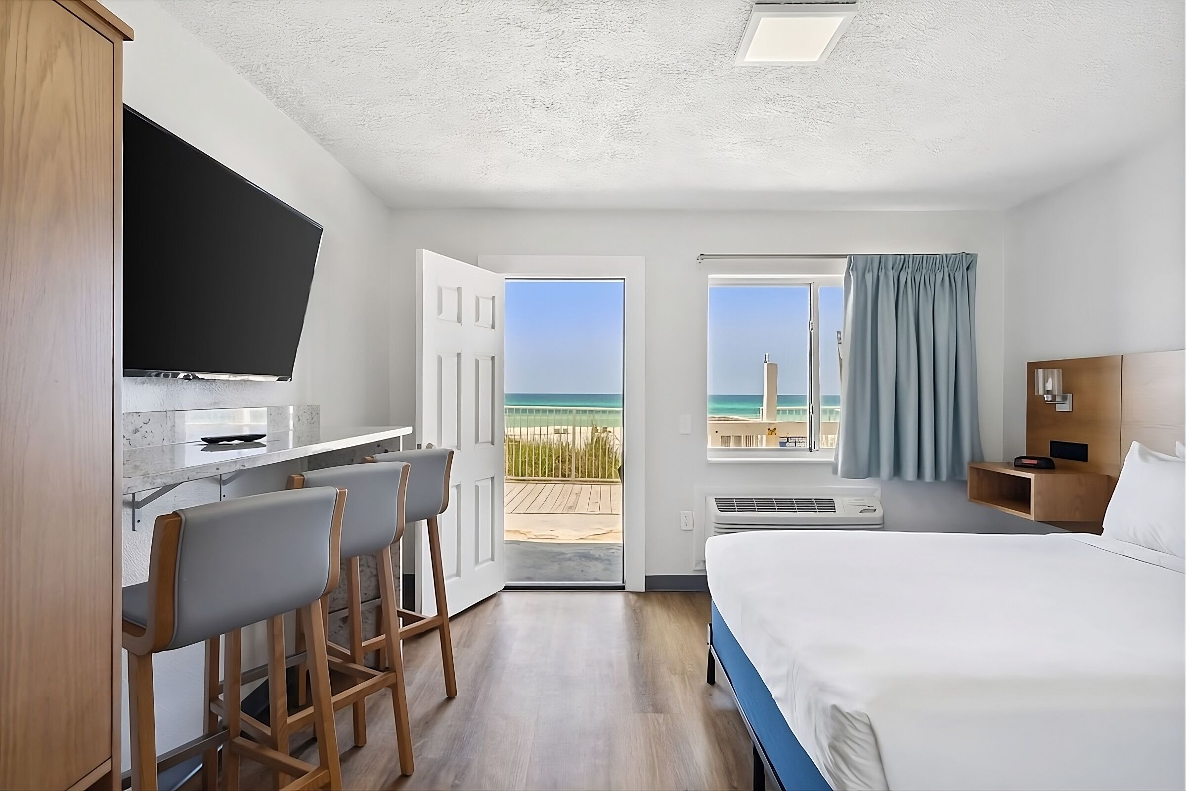 Ocean/gulf View Beach Walkup Deluxe Suite At Sugar Sands Beachfront Hotel - Panama City Beach, FL