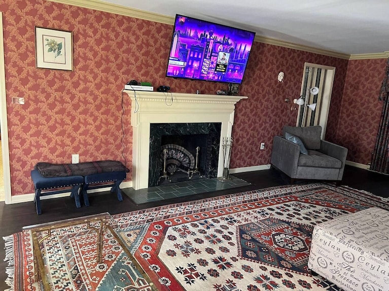 Spacious 7-bedroom House On Quiet Cul-de-sac In Heart Of Plattsburgh - Plattsburgh, NY