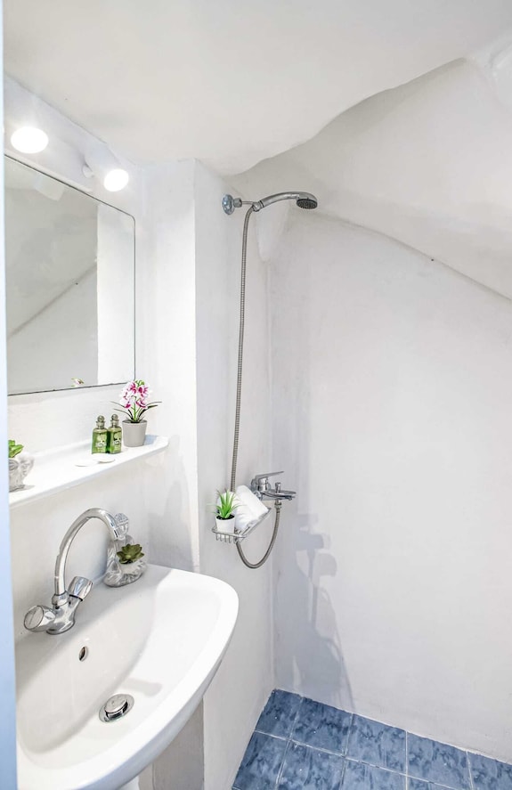 By Whitelist Mykonos - Mykonos