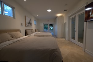 Casa luxo, vista para o jardim | Cofres nos quartos, Wi-Fi de cortesia