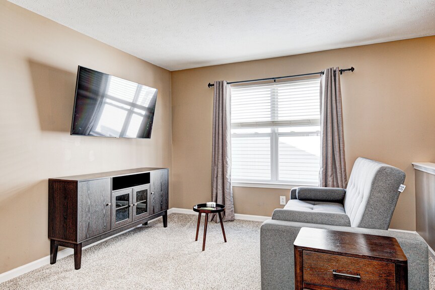 Spacious For Groups & Families~hot Tub~private Yard~walk To Ruoff~dog Friendly! - Noblesville, IN