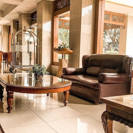 Recepção. Rizen Padjadjaran Hotel