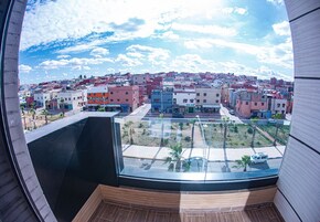 Quarto solteiro, sacada, vista para a cidade | Escrivaninha, Wi-Fi de cortesia, roupa de cama