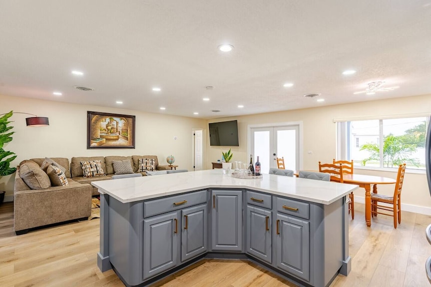 Luxury Retreat Near Hard Rock - Miramar, FL