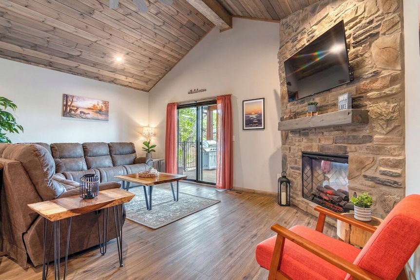 6 Bd, Lake Home, Free Tickets, Resort Perks, Hot Tub! - Table Rock Lake