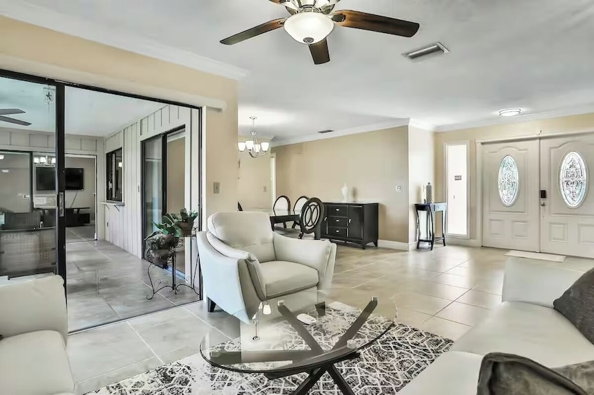 Pet-friendly 3-bedroom Near Whitfield W/ Pond - Sarasota, FL
