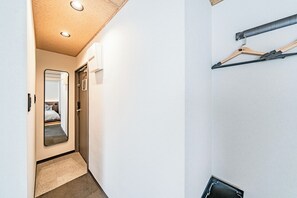 Quarto quádruplo família, 2 camas de casal, para não fumantes | 1 quarto, cortinas blackout, Wi-Fi de cortesia