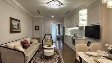 Apartamento Superior, 2 quartos, Vista para a cidade | 2 quartos, secretária, secretária adequada para computadores portáteis