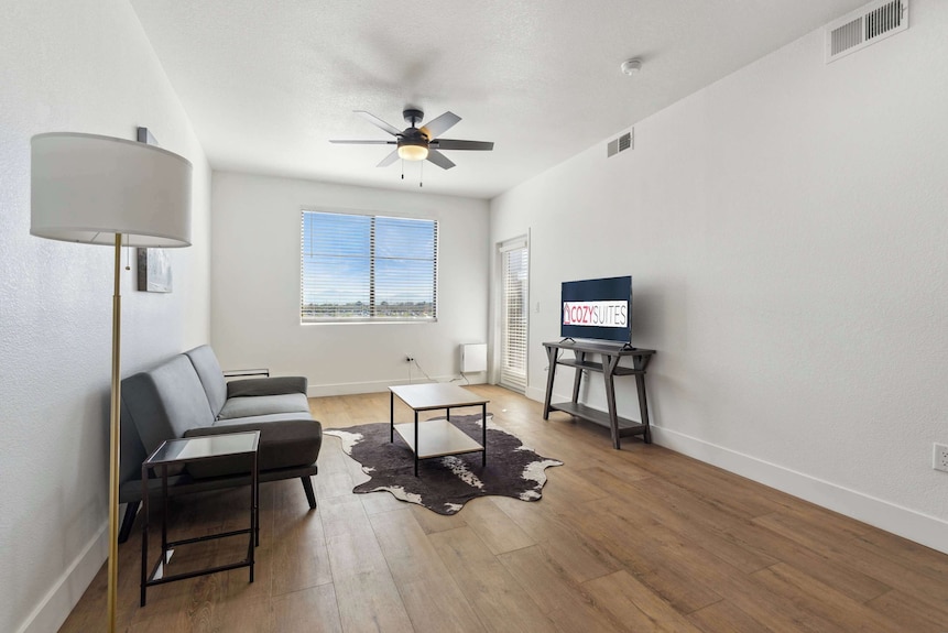 Cozysuites Glendale - Westgate With Pool! 05 - Glendale, AZ