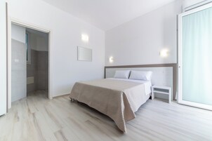 Quarto Familiar, varanda, Vista para a cidade | Cofre no quarto, quartos insonorizados, Wi-fi grátis 