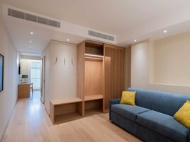 Suite, varanda | Roupa de alta qualidade, edredões de penas, cofre no quarto, secretária