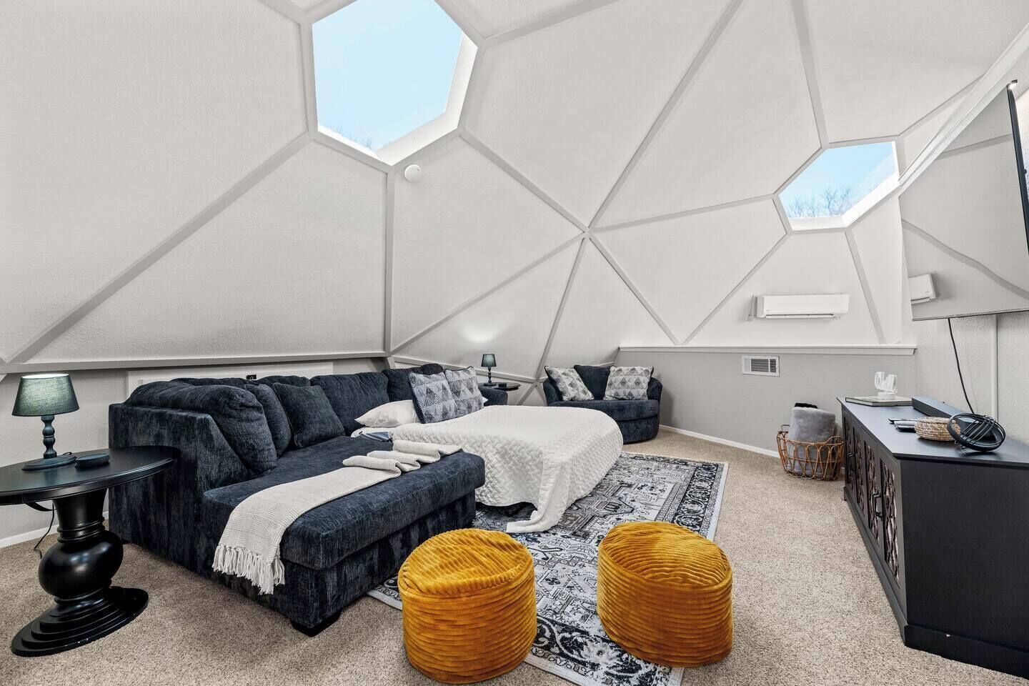 Dome Manor - 2 Game Rooms, Hot Tub & Pool! - Bedford, TX