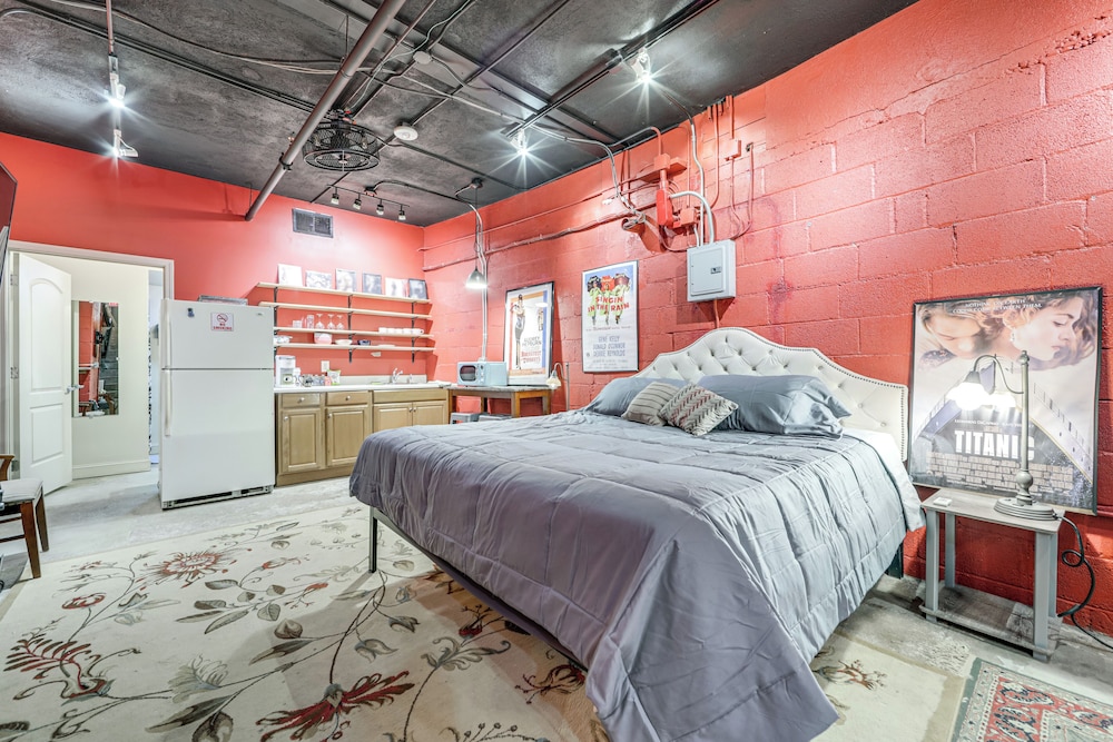 Steps To Main St: Theater Studio In Waynesville! - Waynesville, NC
