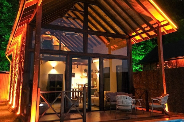 Bangalô luxo, piscina particular, vista para a cidade | 2 quartos, roupas de cama de algodão egípcio, roupas de cama premium