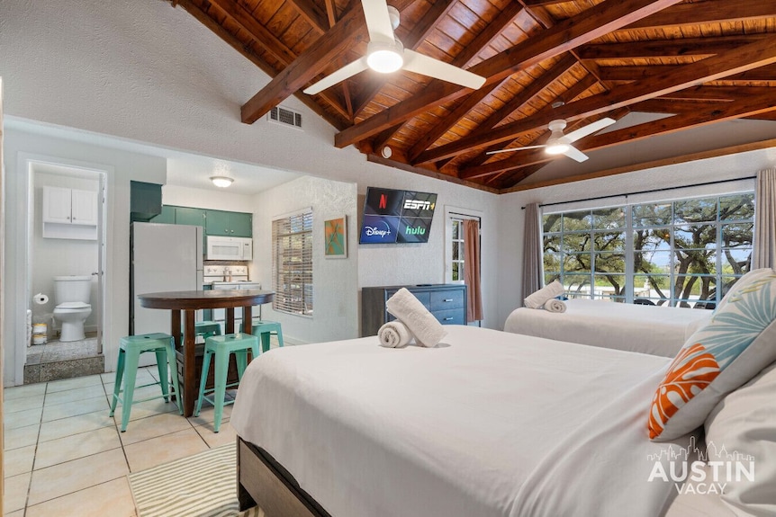 Steps To Lake Travis Waterpark, Slides & Pools Patio, Firepit & Grill - Austin, TX